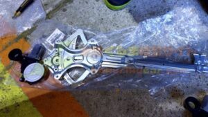 【ハイエース】パワーウィンドウスィッチとレギュレーターモーターを簡単交換！ | 北陸くるま情報サイト